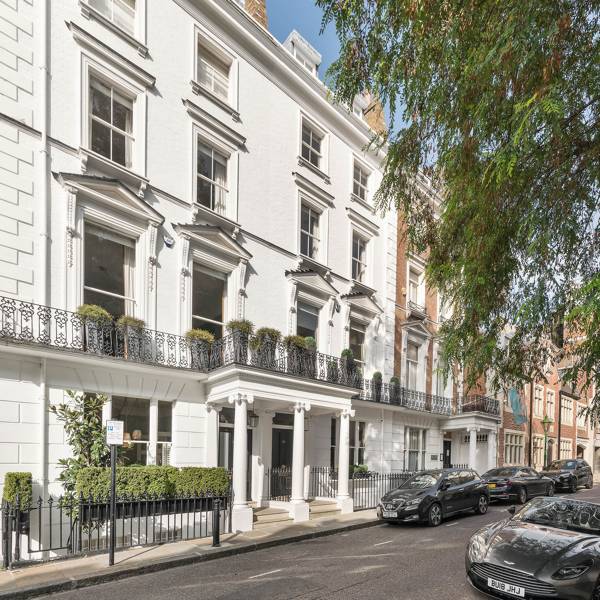 The Duchess of Sutherland's breathtaking Scottish castle needs a new ...