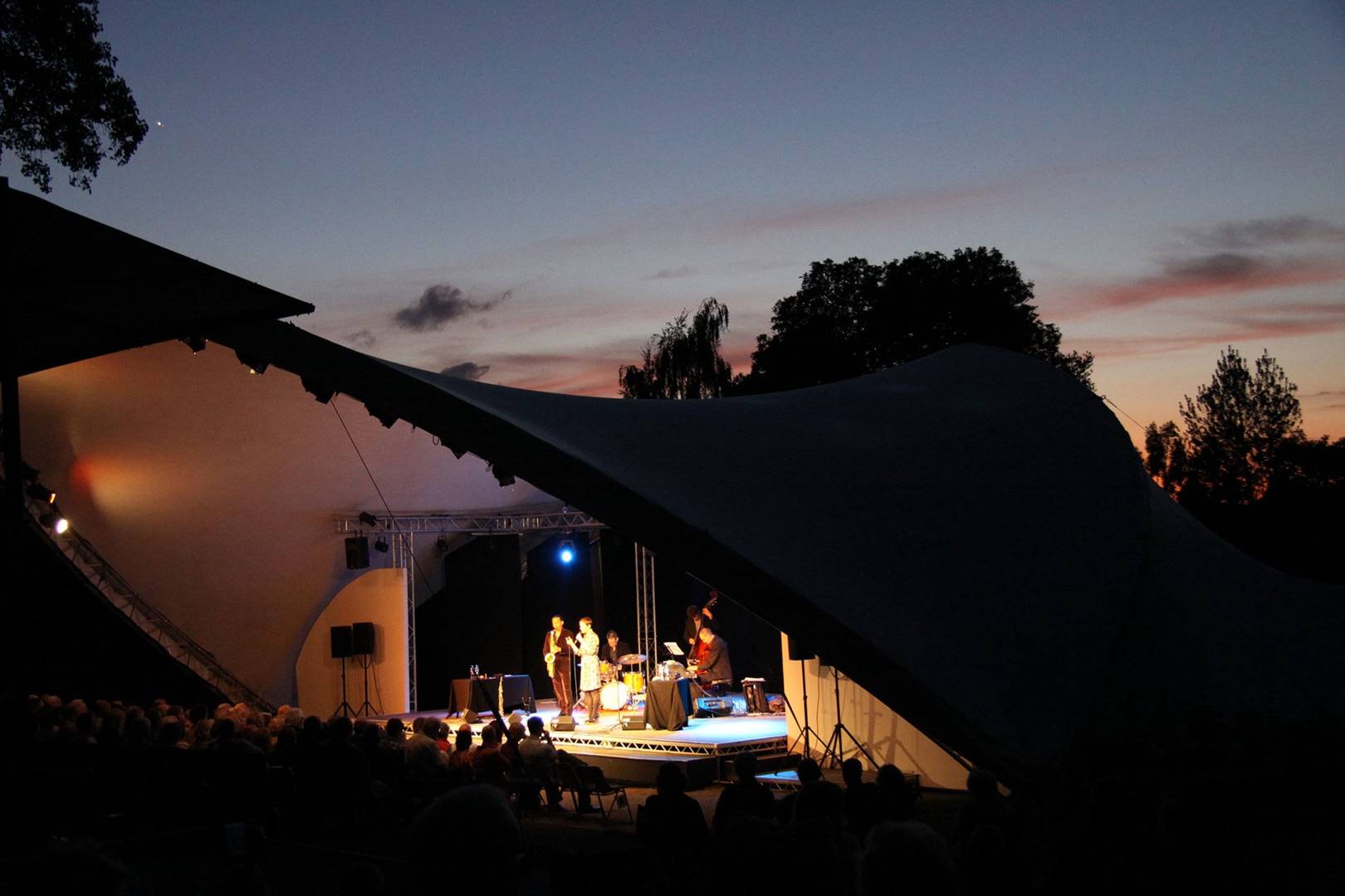 Outdoor theatres London & UK - open-air theatres London - open-air ...