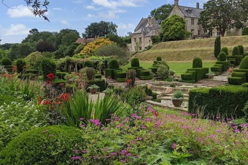The Earl and Countess of Sandwich's gardens at Mapperton pick up ...