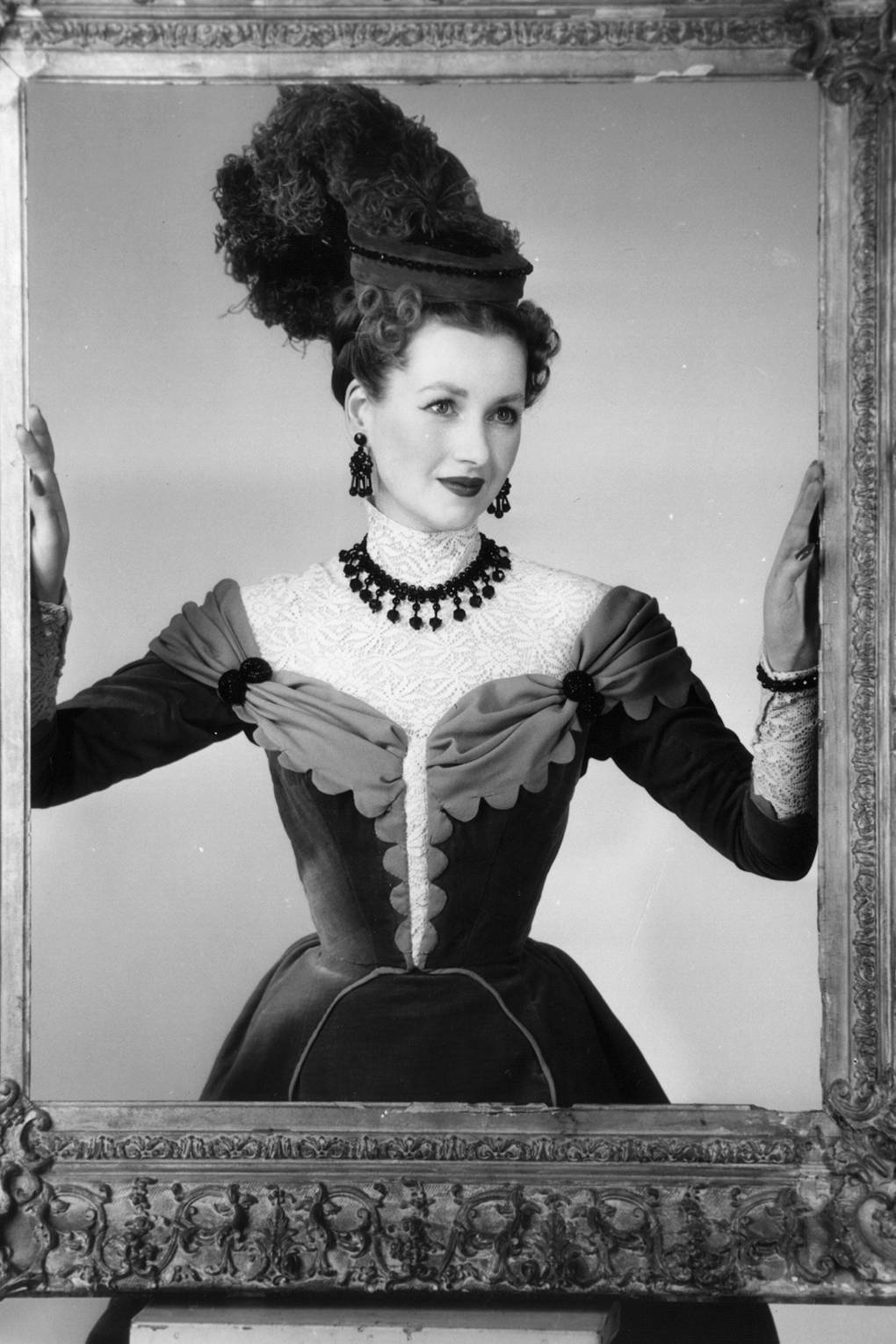 Raine Spencer, Diana, Princess of Wales's stepmother dies: life photos ...