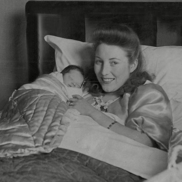 Dame Vera Lynn, the forces’ sweetheart, dies aged 103 – and the Queen ...