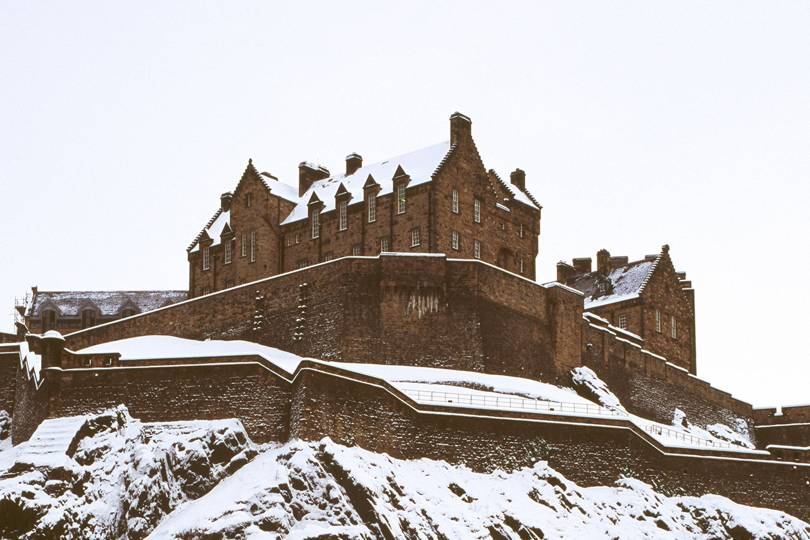 5 ways to stay warm in a castle in winter - how to warm up a castle ...
